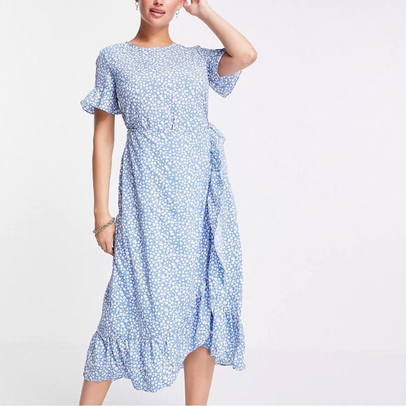 Vero Moda | Dresses | Asos Vero Moda Dress Blue Floral Midi Dress Us 6 ...